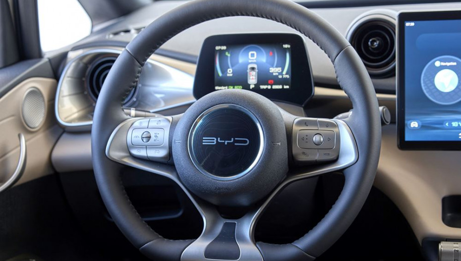 BYD Dolphin - Présentation - Une berline compacte électrique haute au profil arrondi à moins de ...